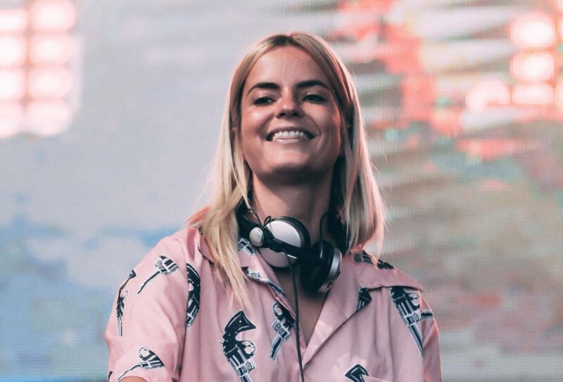 LOVRA presenta su nueva colaboración titulada "Mess U Up" - Majo Montemayor