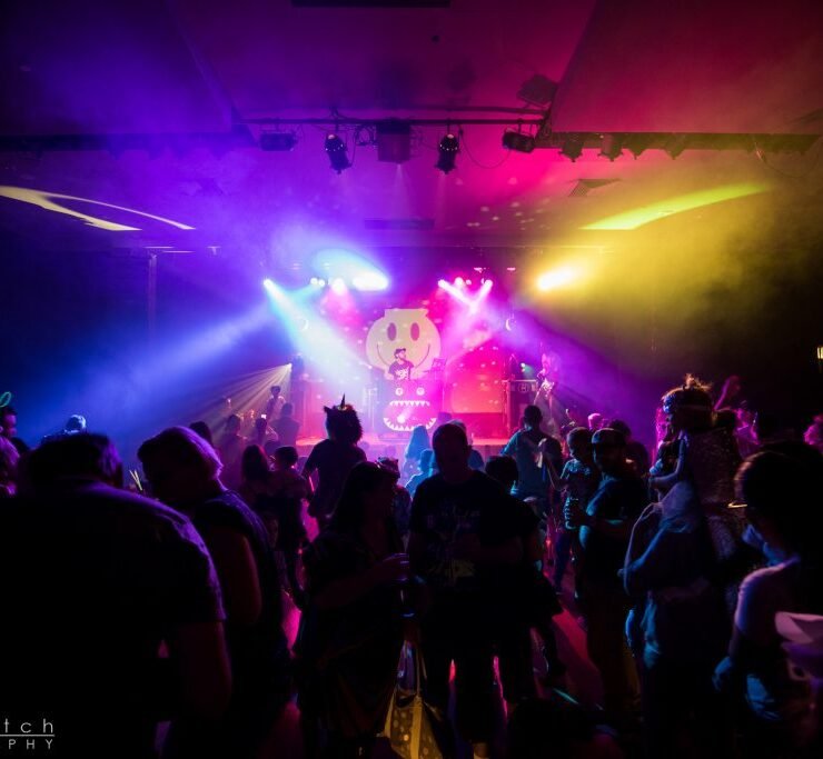 ¿De dónde viene la palabra “Rave”? - Majo Montemayor