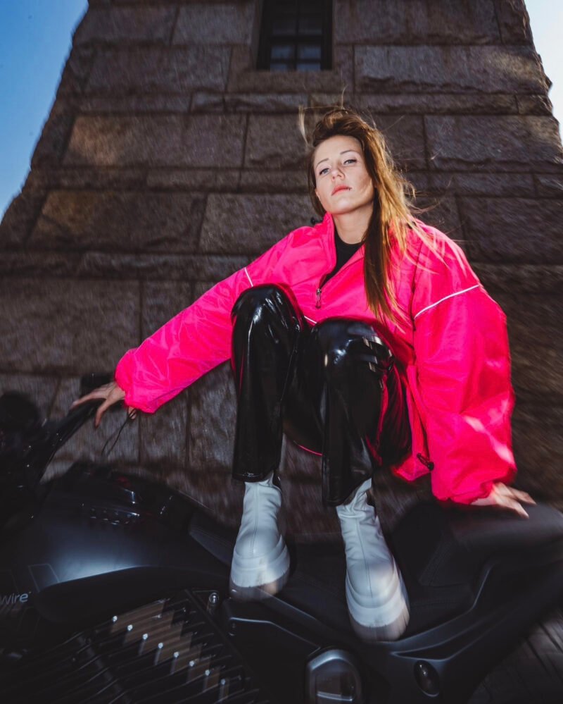 Charlotte de Witte x Harley- Davidson para su línea de motocicletas ...