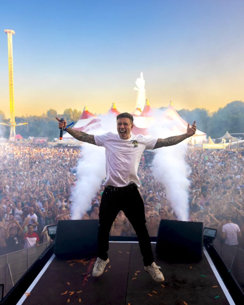 Headhunterz finalmente lanzó “Live Forever”, un track muy personal y el ...